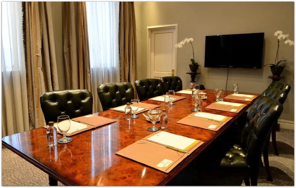 The Monarch Hotel – Luxury, Comfort, Excellence